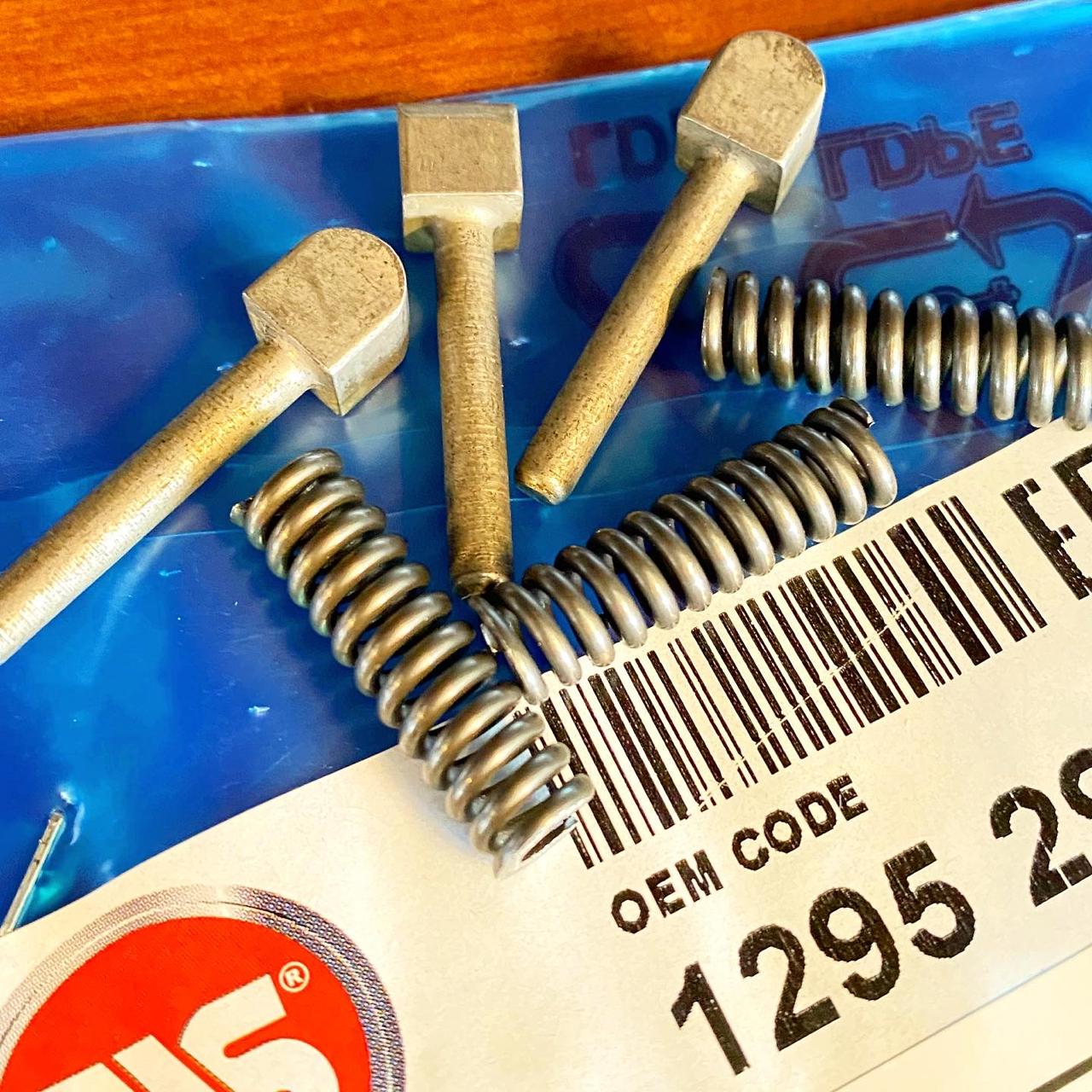 1295298956 KIT TRABAS CON RESORTE CAJA BÁSICA ZF – Repuestos FH SpA